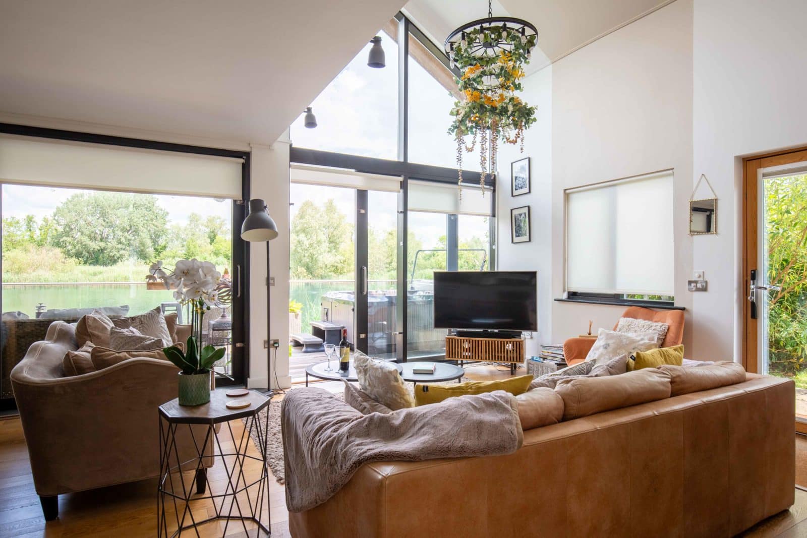 Cotswold Lakeside Lodge | Still Waters - Lakeside Stay