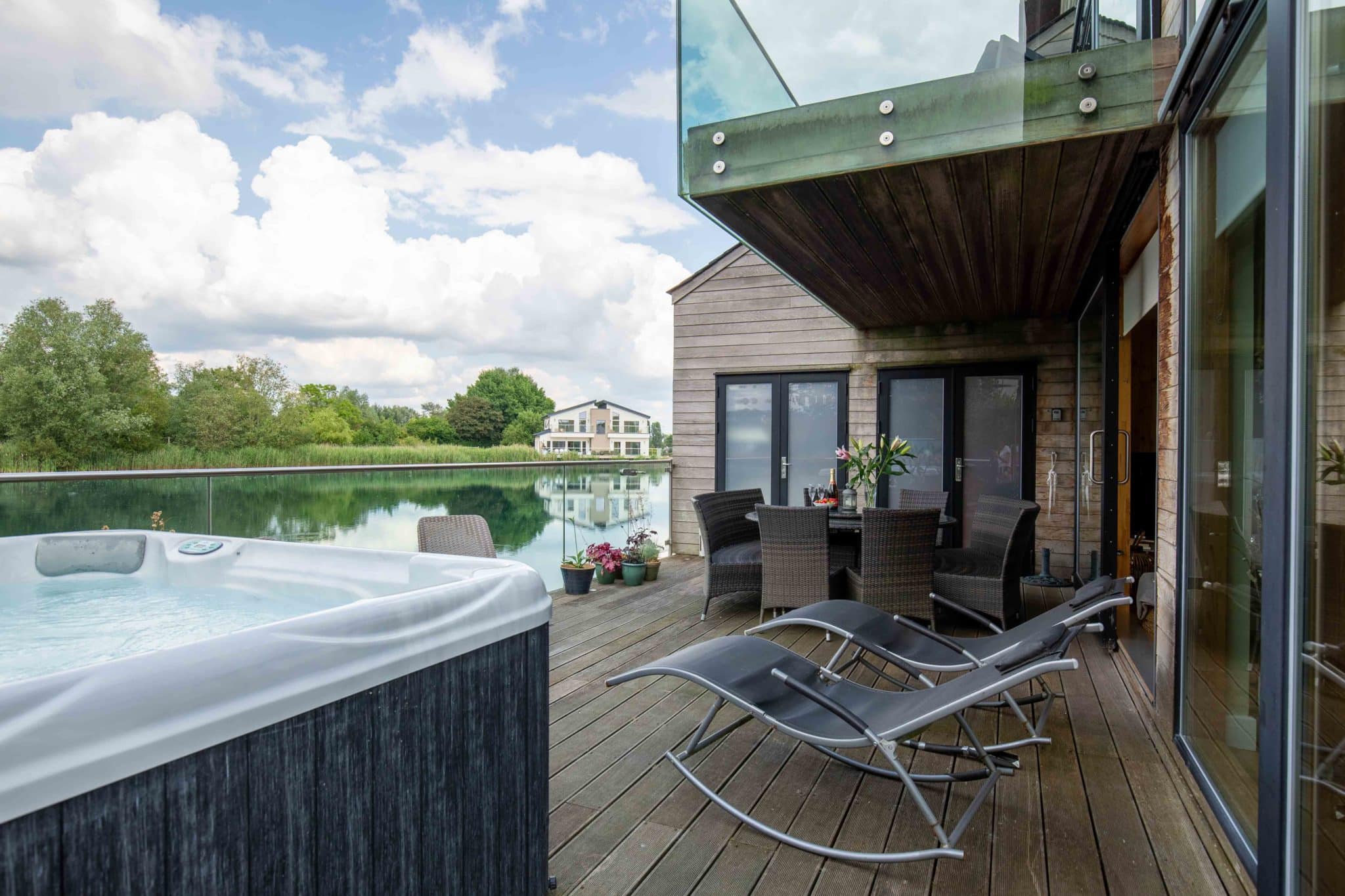 Cotswold Lakeside Lodge | Still Waters - Lakeside Stay