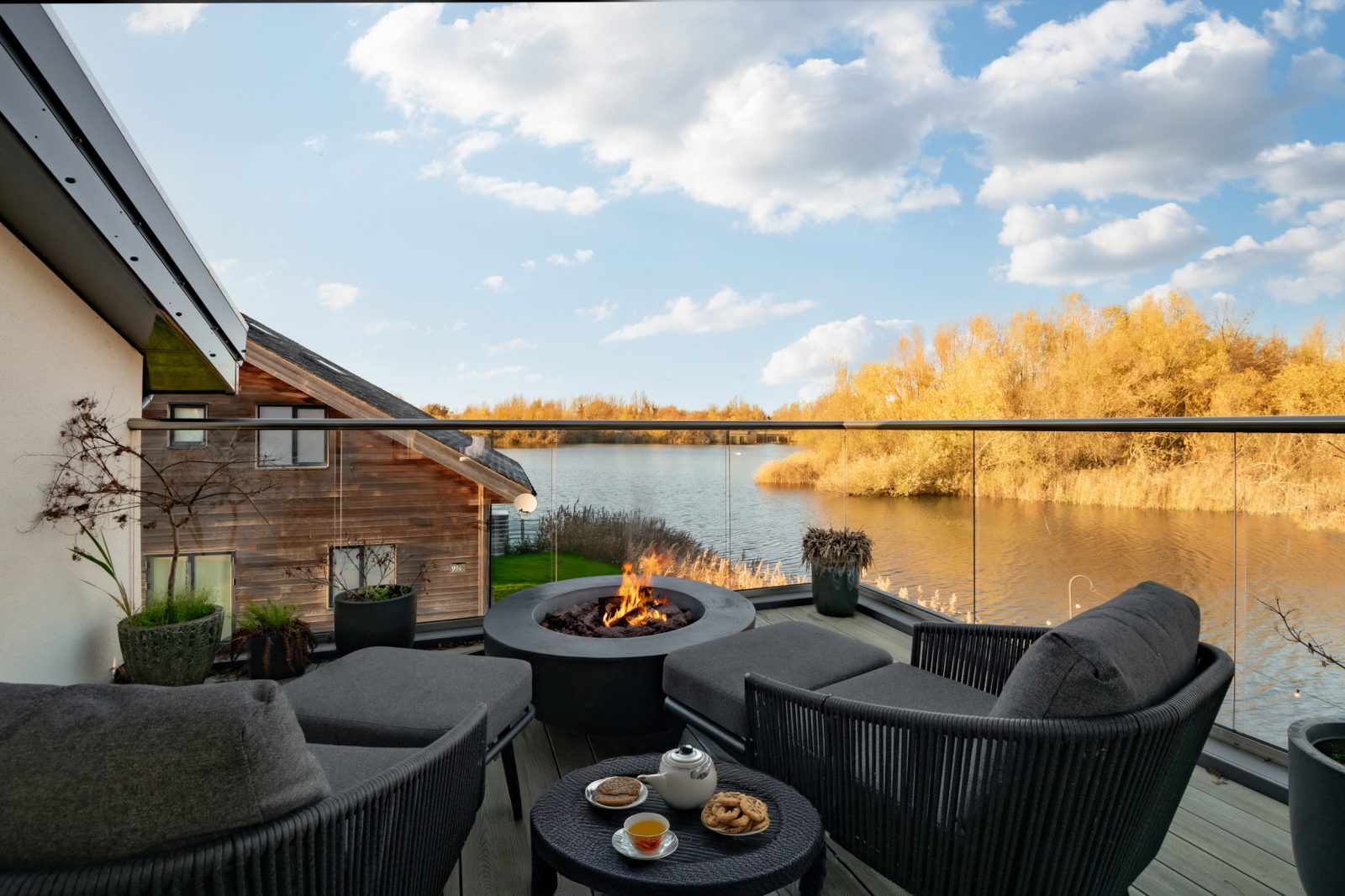 Cotswold Lakeside Lodge | Still Waters - Lakeside Stay